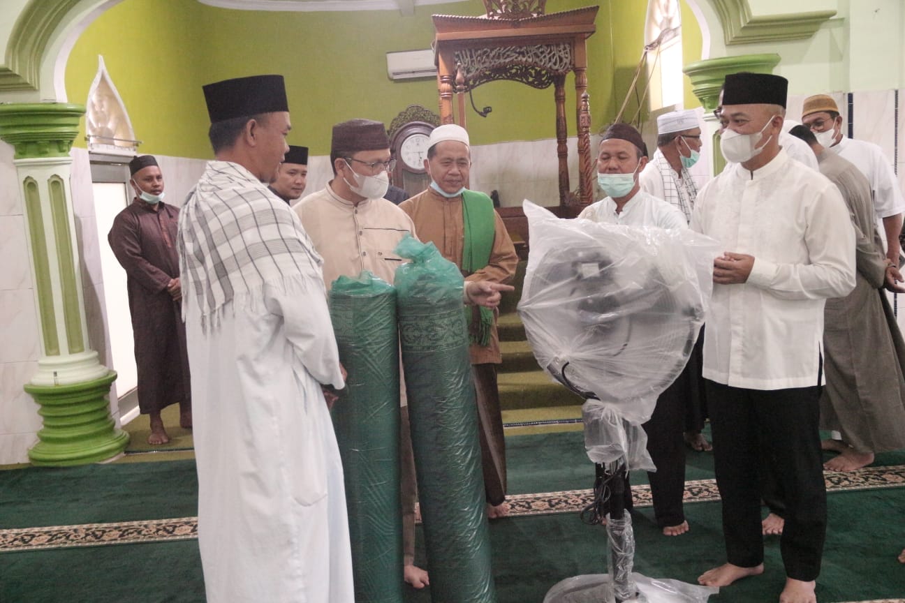 Safari Ramadan ke Masjid Baitul Hikmah, Algafry Berikan Kipas dan ... Safari Ramadan ke Masjid Baitul Hikmah, Algafry Berikan Kipas dan ...