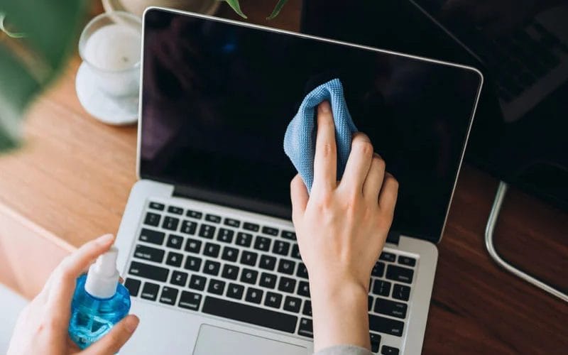 6 Tips Merawat Laptop Agar Awet dan Tidak Cepat Rusak | INTRIK.ID